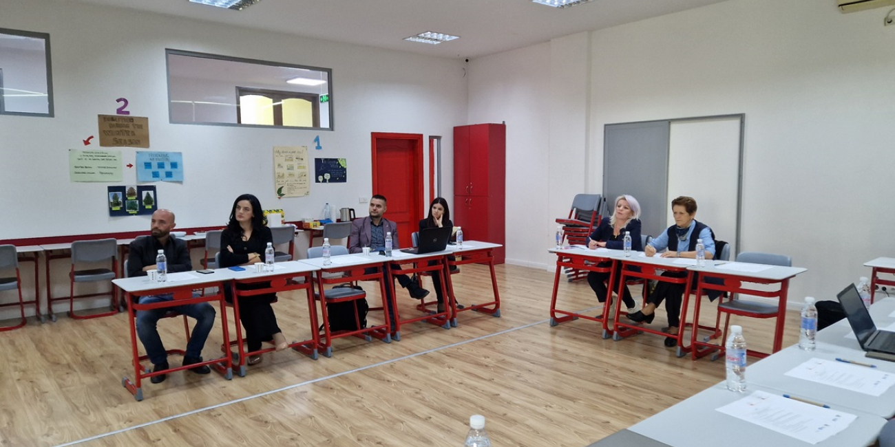 12 SHKOLLA PARTNERE NË PUNËTORINË PËR PËRDORIMIN E MJETEVE AUDIO ...